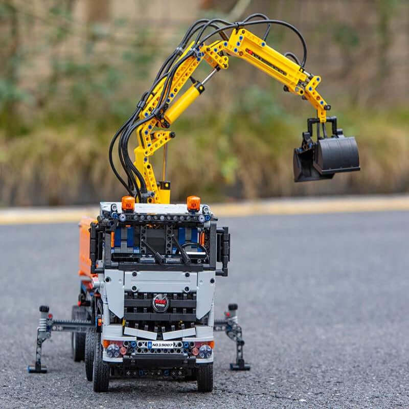 2819 Piece Technical Remote Control Construction Boom Truck Model Set